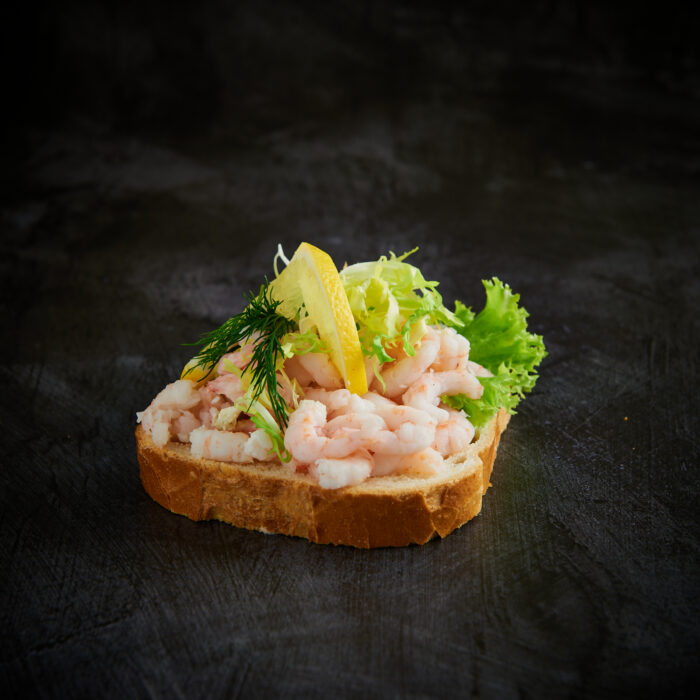 Smørrebrød m/ æg og rejer - Gertz Danish Bakery Nyborg